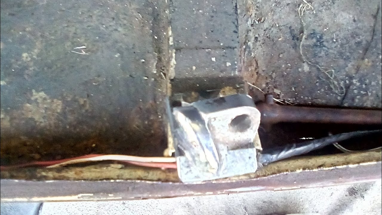 Morris Minor Level 2: Boot catch adjustment - YouTube