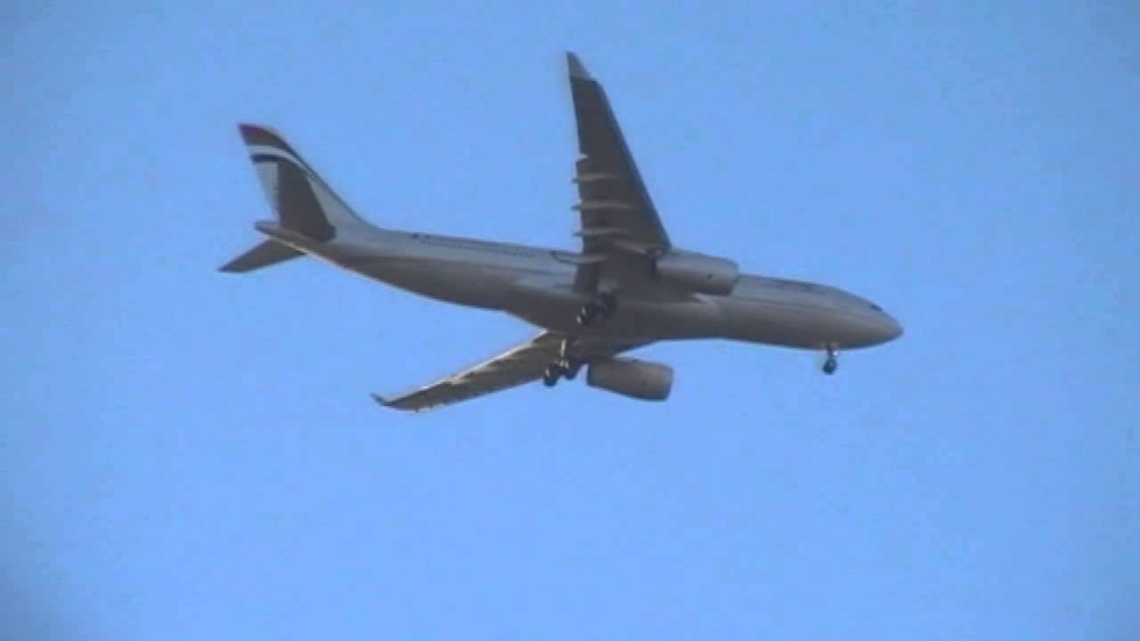 Etihad A330 A6-EYG On EY15 Flying Over Stockport Heading To Manchester ...