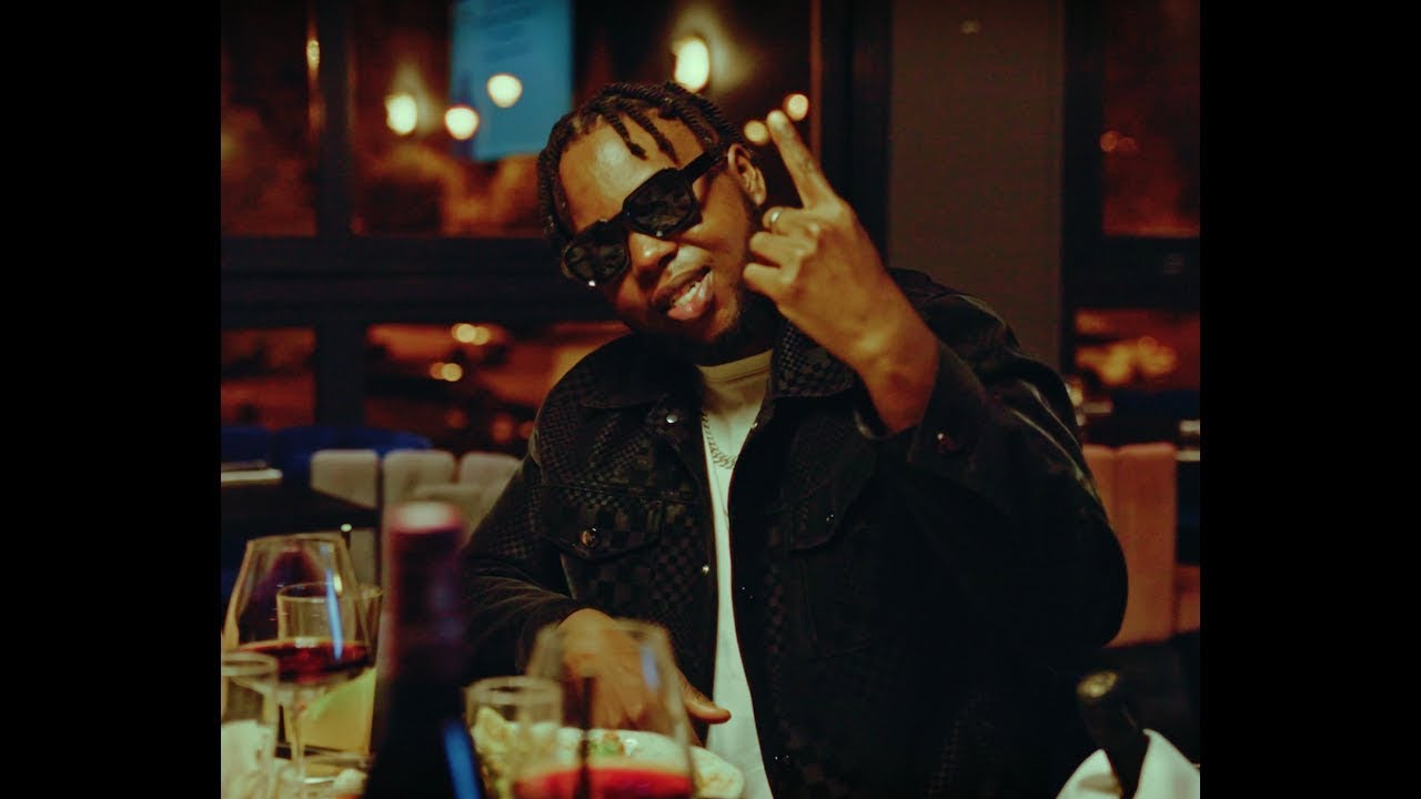 Lildo - A La Une (Clip Officiel) - YouTube