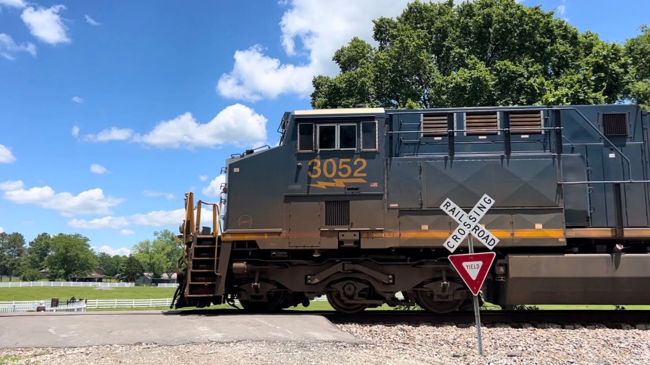 CSX ES44AH 3052 Leads Intermodal I126-29 on 5/30/24 - YouTube