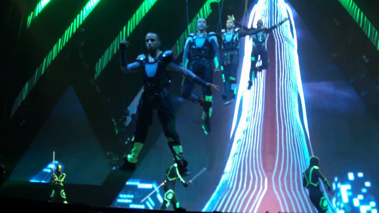 Earthquake- JLS (cover) 4D Tour Manchester Front Row - YouTube
