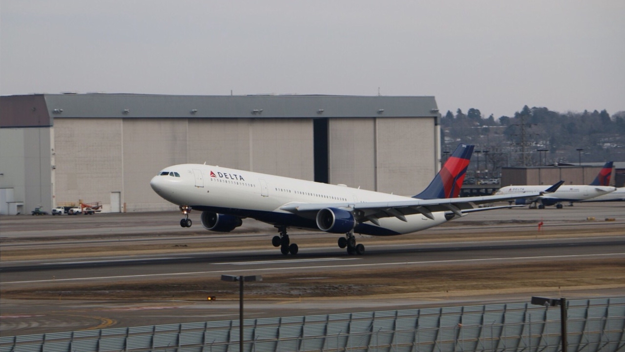 Plane Spotting at Minneapolis International Airport MSP - YouTube