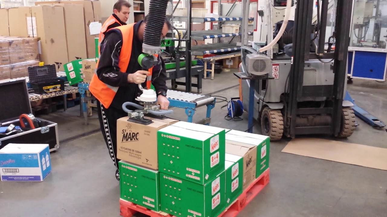 Manutention de cartons en chaine logistique - YouTube
