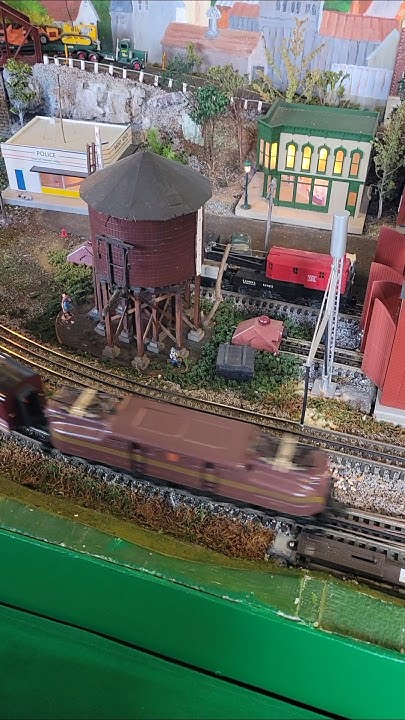 PRR GG1 running on the O scale layout at the Hagerstown Model Railroad Museum. - YouTube