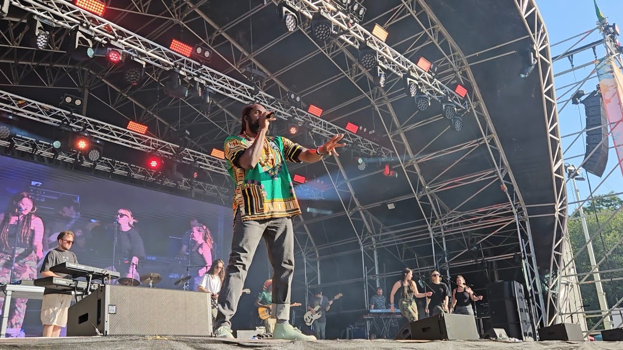 Da Fuchaman and his Fire Blaze Band live 'Welcome' Reggae and Riddim ...