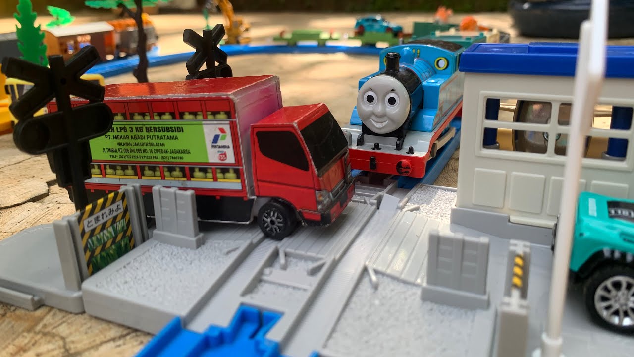 Kereta Api Thomas Biru,Kereta Api Thomas Kuning,Kereta Api Thomas ...