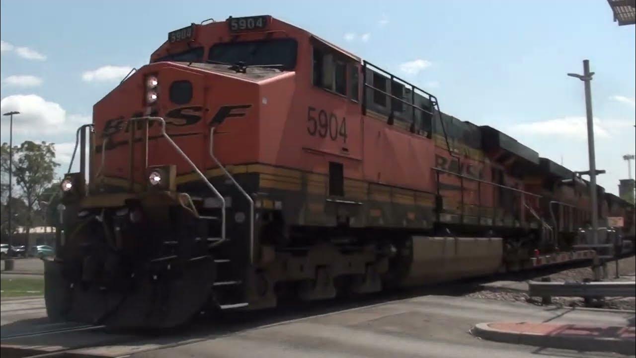 BNSF #5904 Leads EB Mixed Freight with AC44C4M Trailing. Olathe, KS 9/3/22 - YouTube