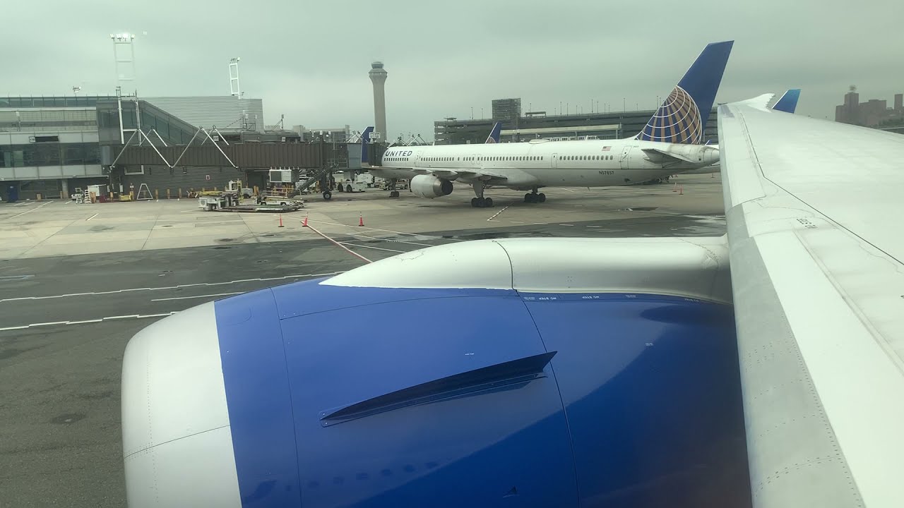 SPEAKERS ON MAX!! Loud Boeing 787-10 Genx-1B Engine Start!! - YouTube