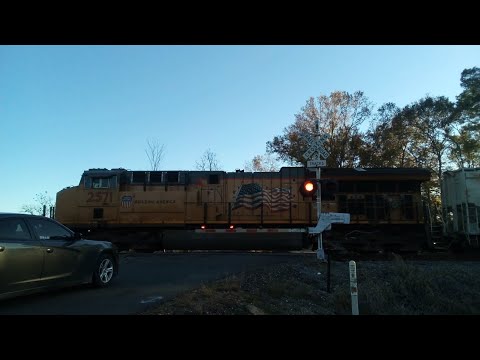 UP #2571 leads a slow EB UP manifest out of Lake Charles, Louisiana!!! - YouTube