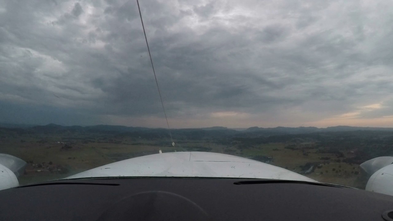 Beechcraft Baron Take Off at Lismore at first light on 1/1/17 - FAST ...