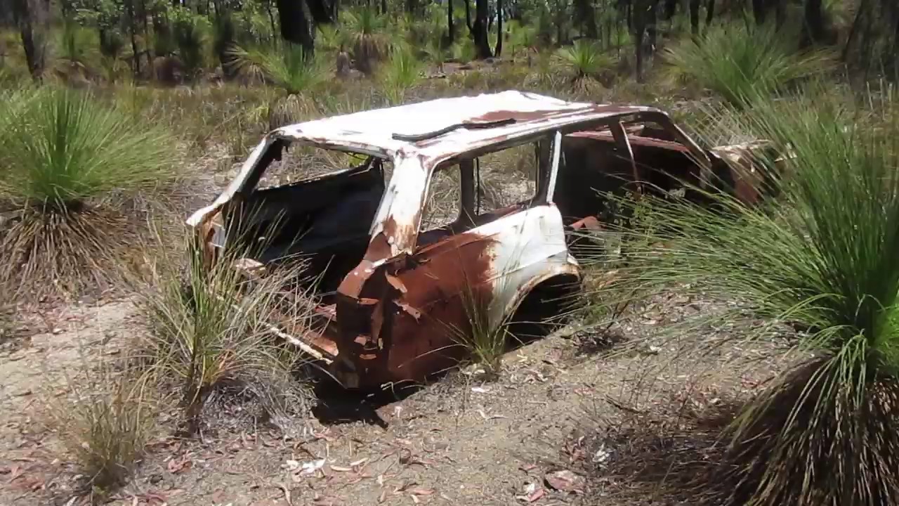 Wreck Ford Falcon XW station wagon - YouTube