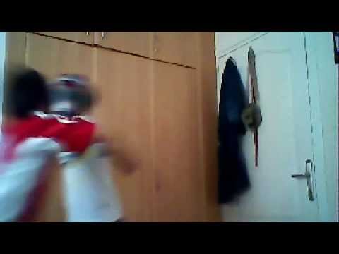 Bitmeyen Kavga Çığlık Vs Kasklı Adam