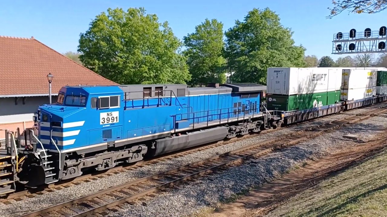 Blue/Gray Former "CEFX" #3991 trailing Norfolk Southern #4112 - #27a / Aggressive NS #4428 ...