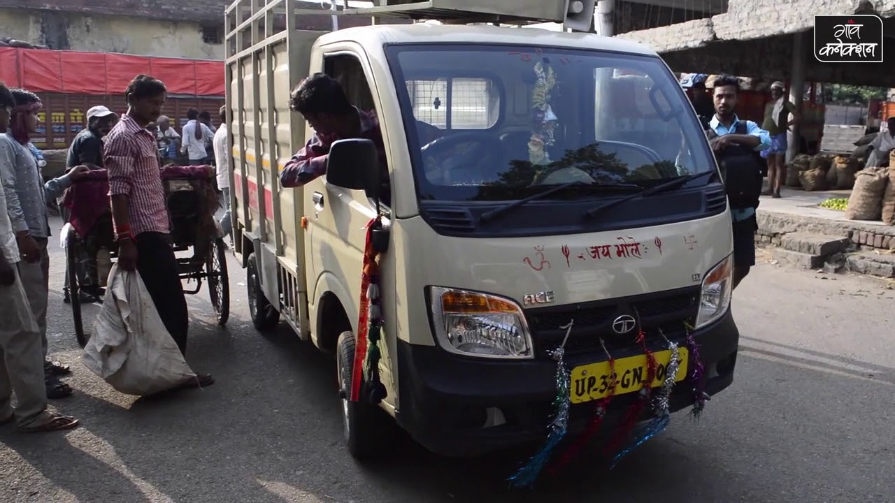 A day in the life of a mini-truck driver and vegetable seller - YouTube