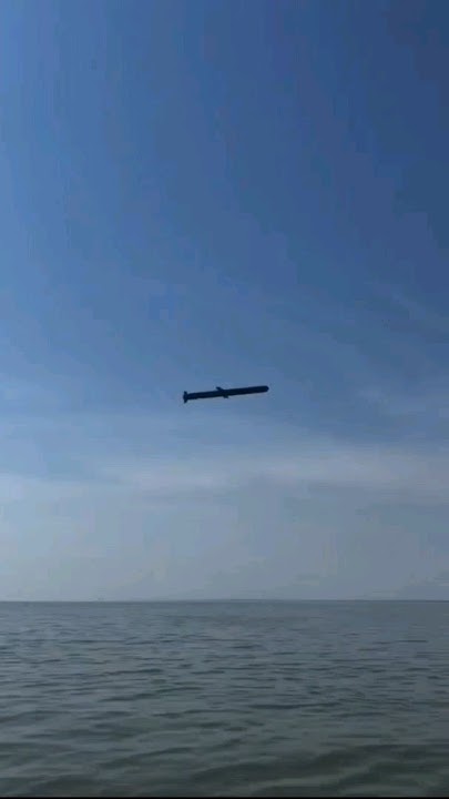 Flying torpedo! Russian cruise missiles low flyover 🤯💥 - YouTube