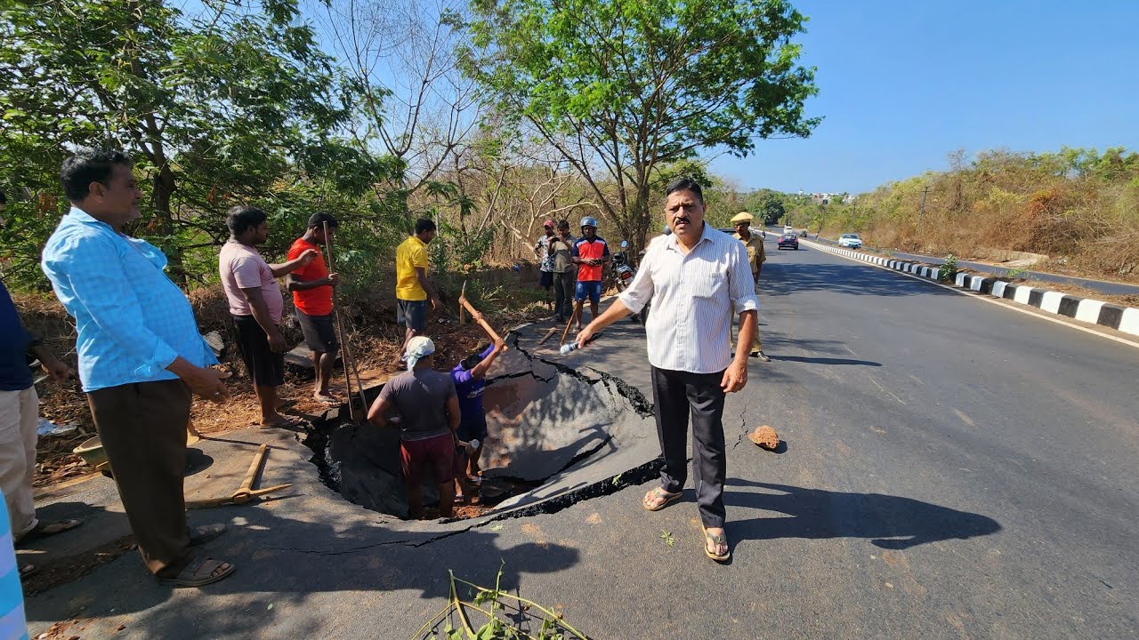BREAKING | ROAD COLLAPSES | Thivim Amyani | North Goa - YouTube