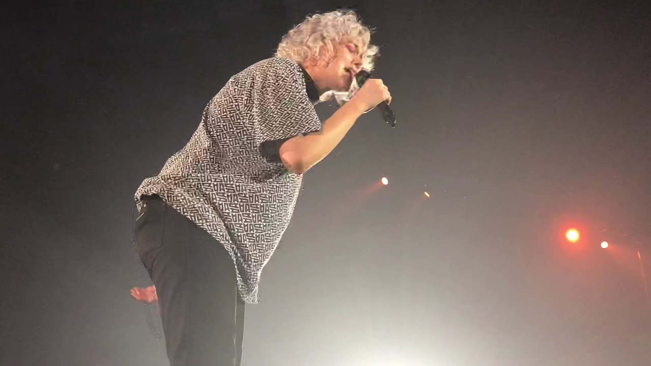 TAYA SMITH - GAUKRODGER - WHAT A BEAUTIFUL NAME LIVE @ HILLSONG UNITED ...