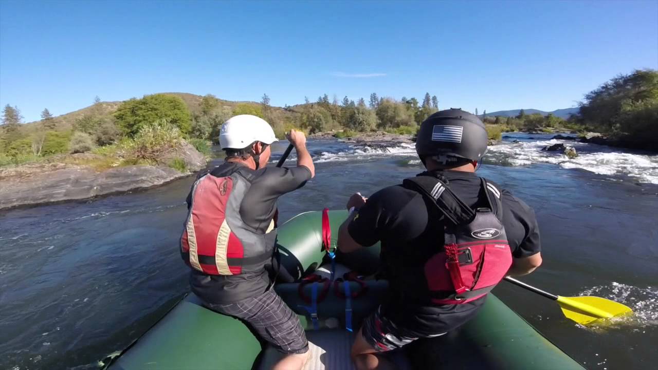 River Warrior Family on Rogue River - Powerhouse Rapid (IV) - R2 Stylin ...