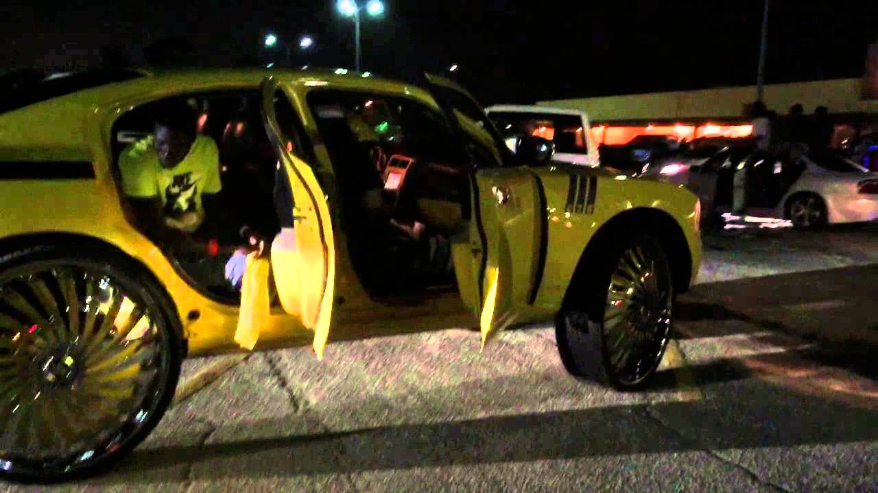 Charger on 32" Dub Swirls - YouTube