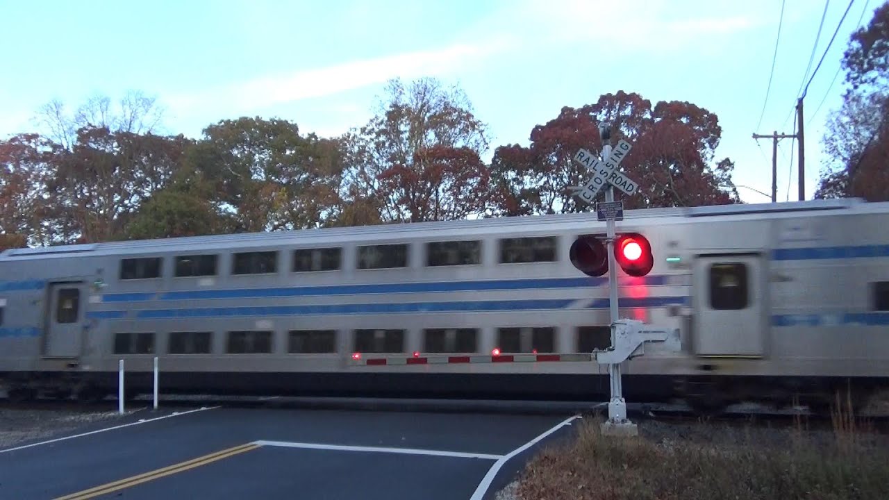 LIRR 5004 Double Decker to Babylon - Old Stump Rd Crossing - Brookhaven ...