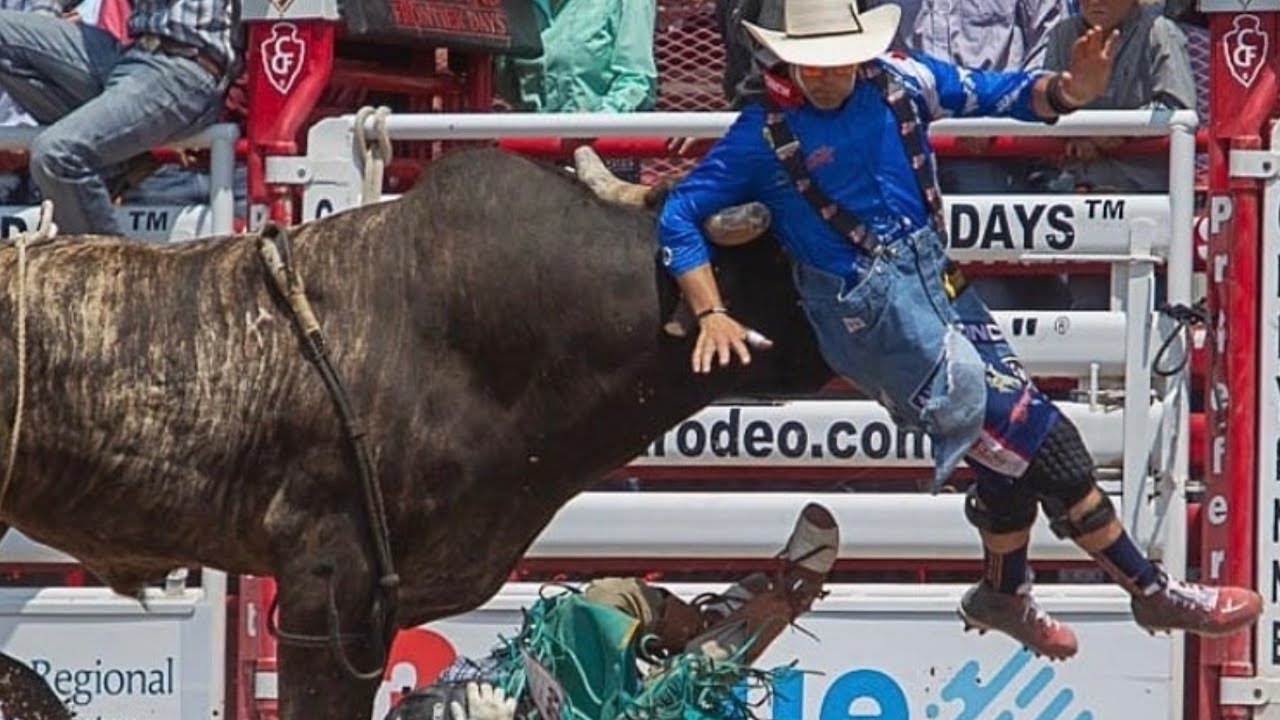 Rodeo Bullfighter Dusty Tuckness