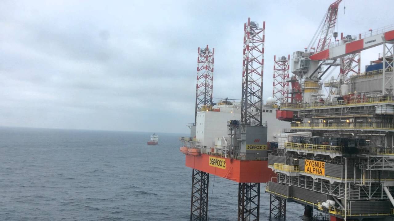 Chopper landing on the platform - YouTube