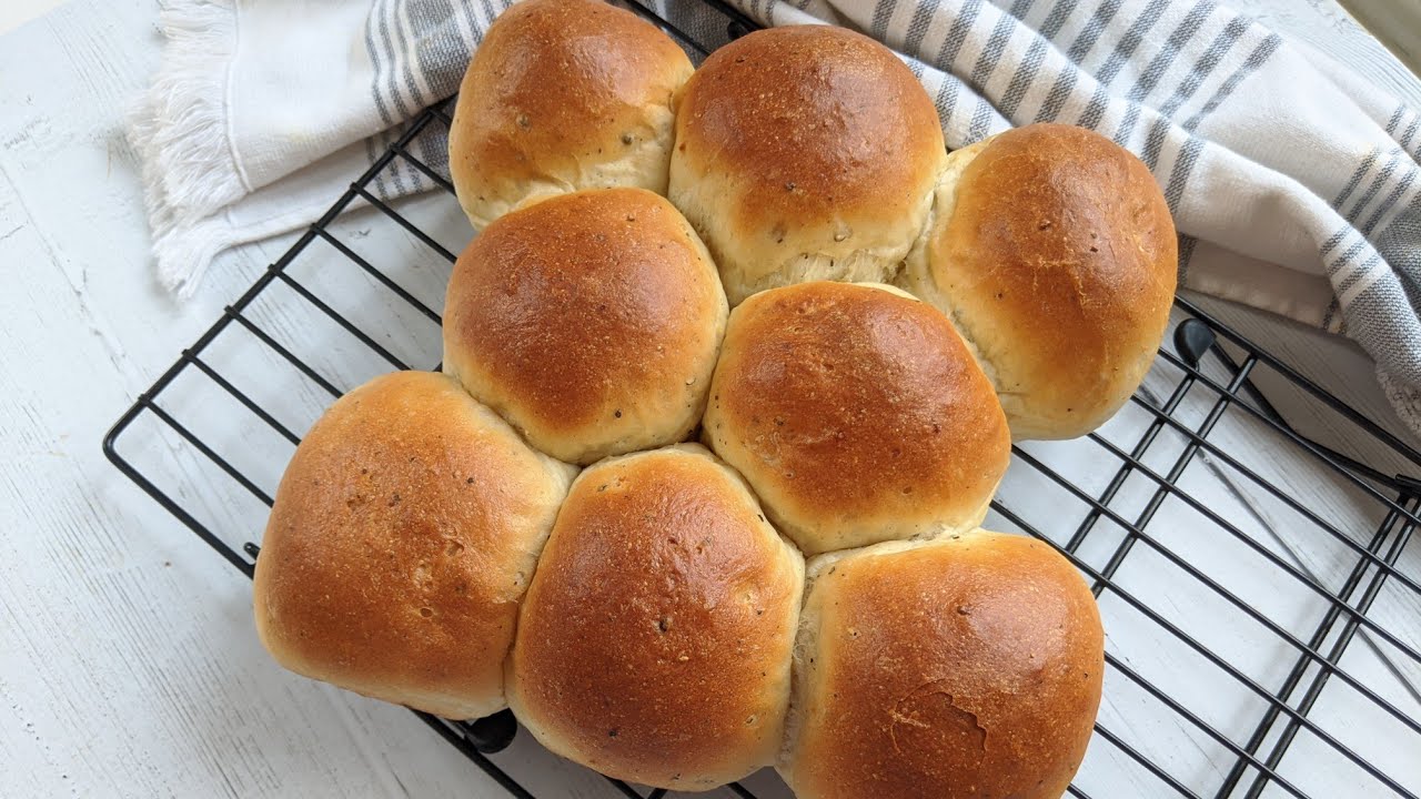 How to make bread. Bread machine recipe. Delicious dinner rolls. Potato ...