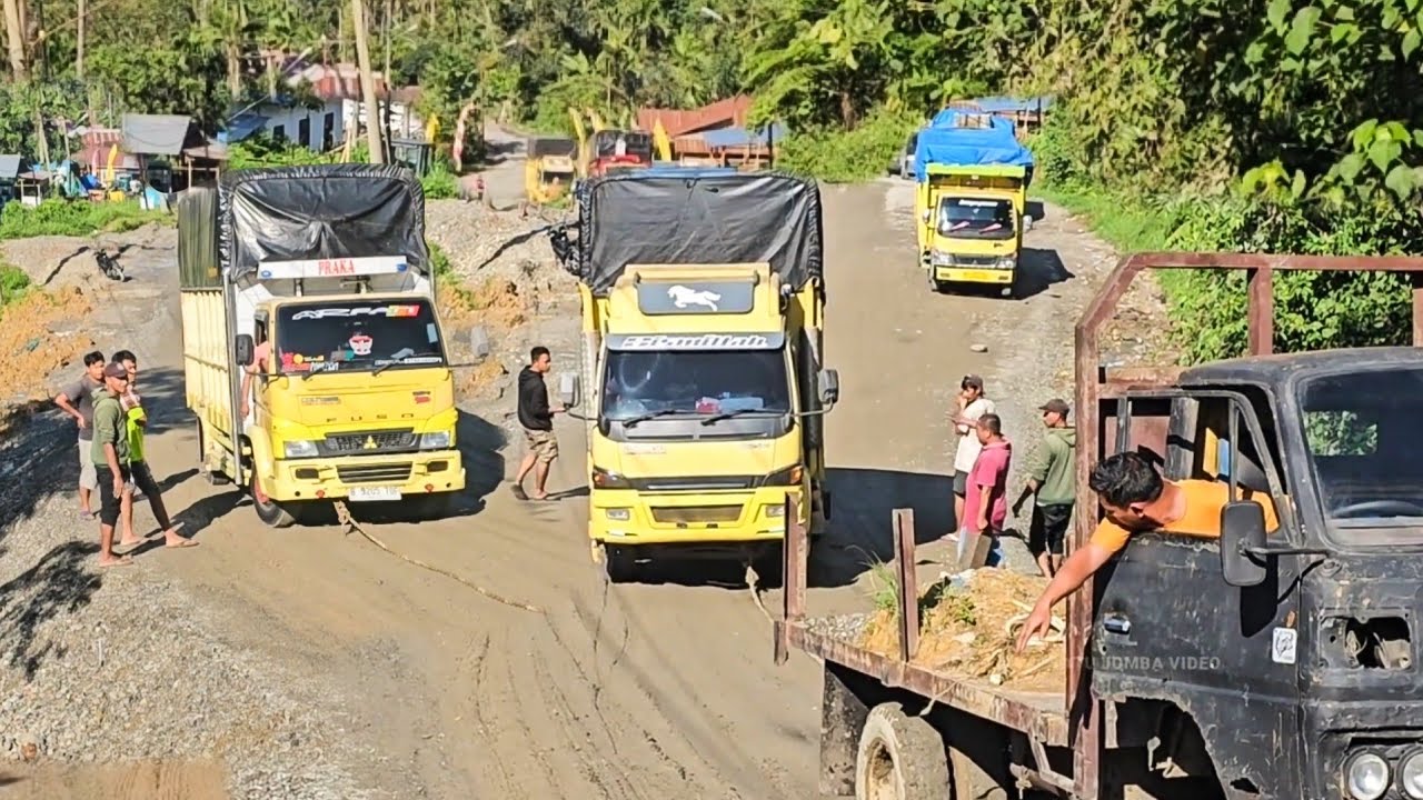 DRAMATIS..!! Kejadian Truk Bermuatan Patah As Roda Di Tanjakan - YouTube