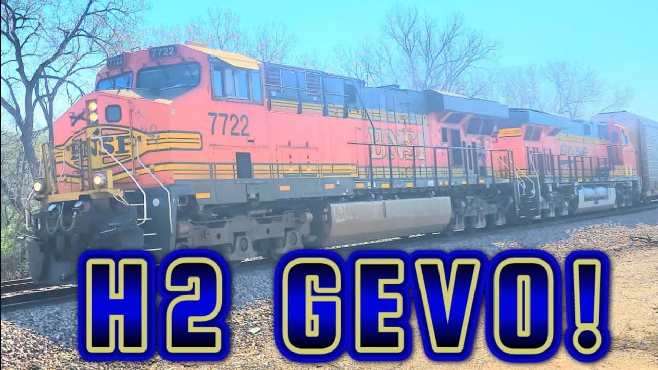 [4K] AN H2 GEVO LEADS A LONG AUTORACK AND A DRIVE BY LOOK OF A EMD ...