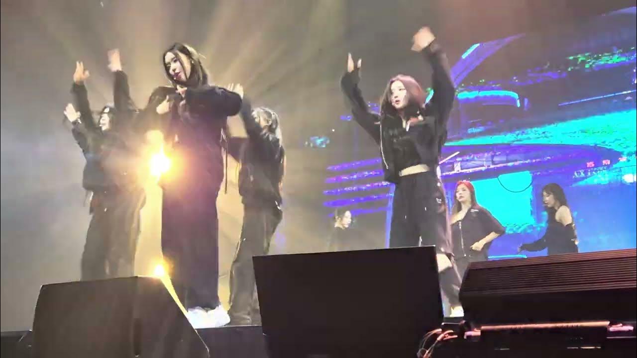 TRIPLE S (트리플에스) - Rising (Showcase Performance) FANCAM - YouTube