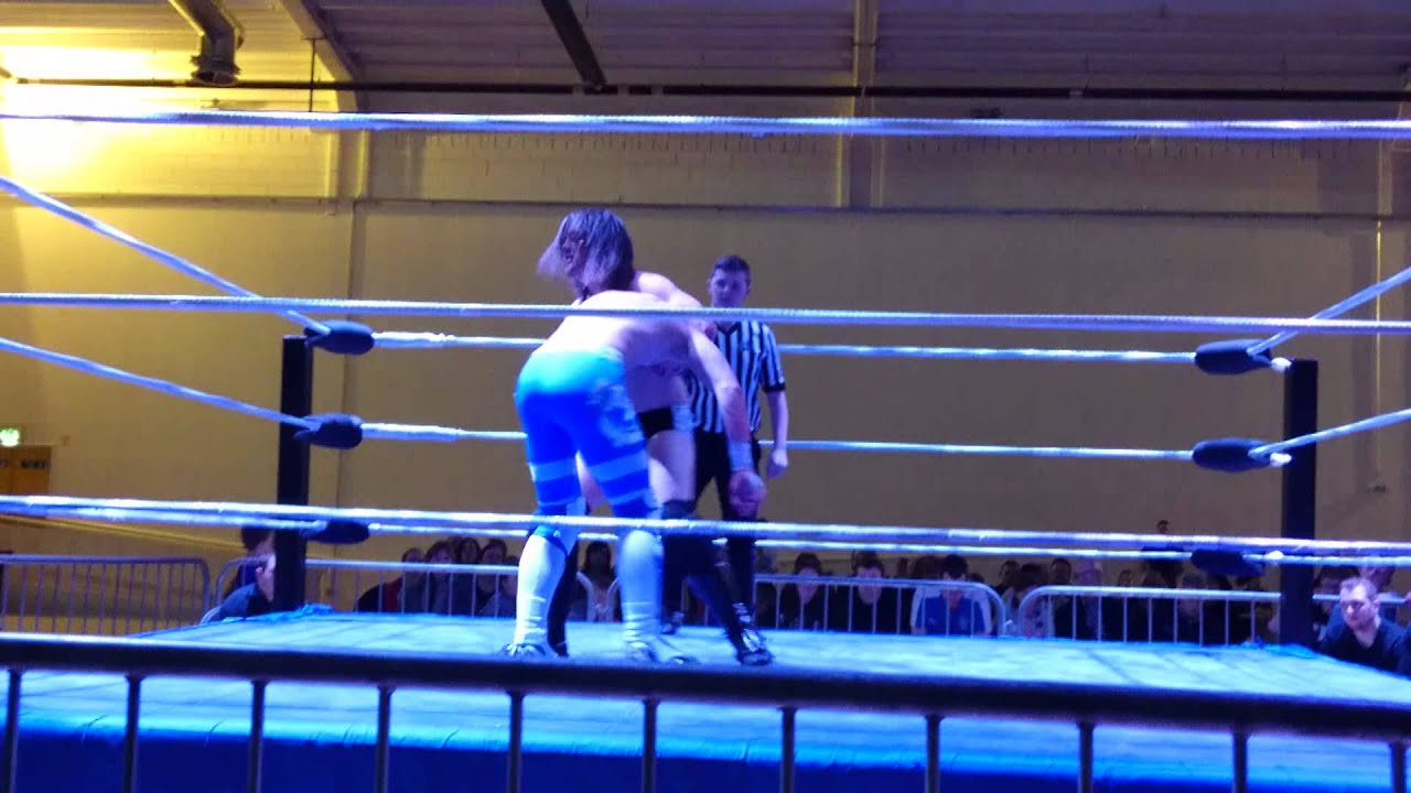 End of the Lewis Girvan vs Will Osprey match - YouTube