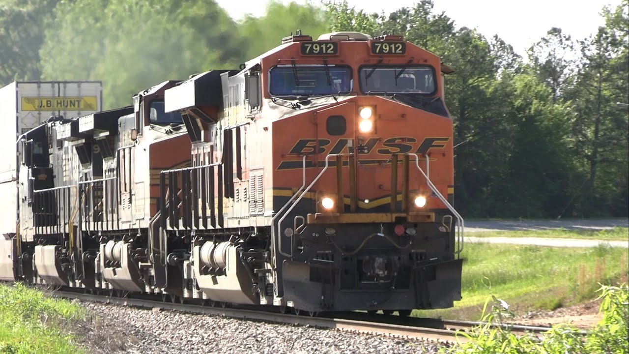 BNSF 7912 leads Q-LACATG at Hickory Flat, MS 4/22/24 - YouTube