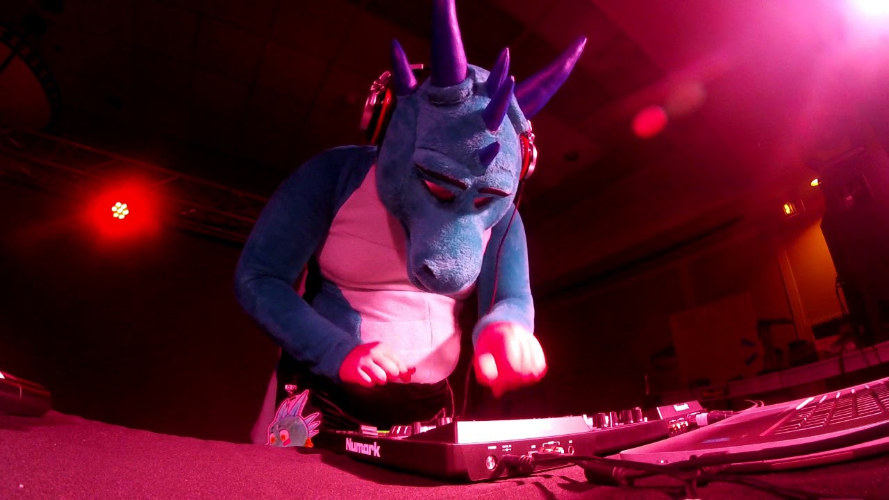 DJ Spike Papp - Fangcon 2017 - YouTube