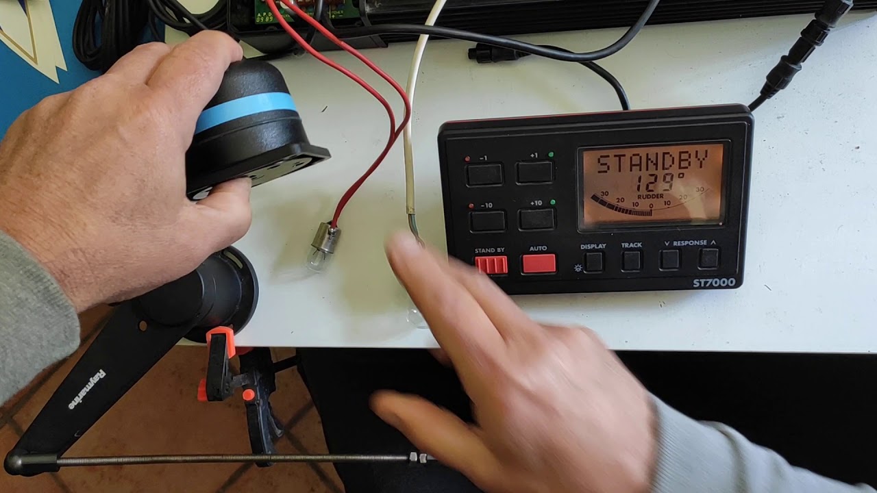 Prova funzionale autopilota Autohelm ST7000 24v - In vendita a € 300,00 ...