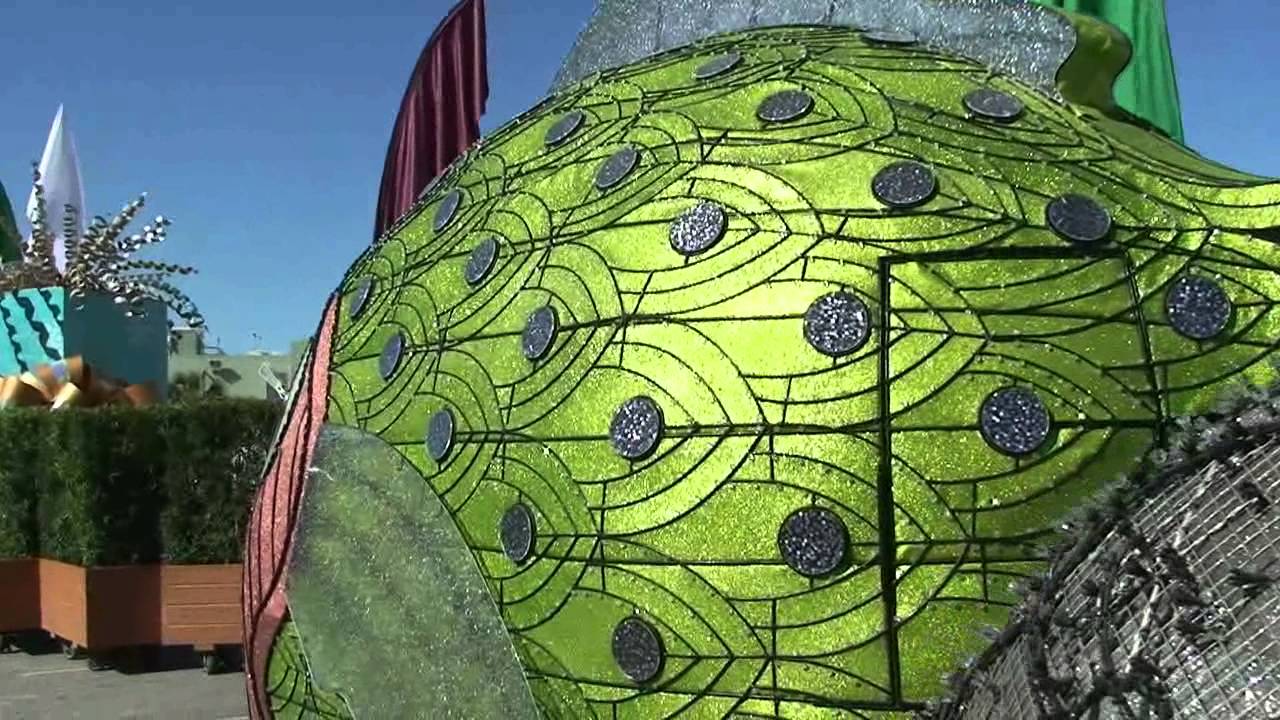 Magic Kingdom Parade Floats in Detail During Obama's Visit ...