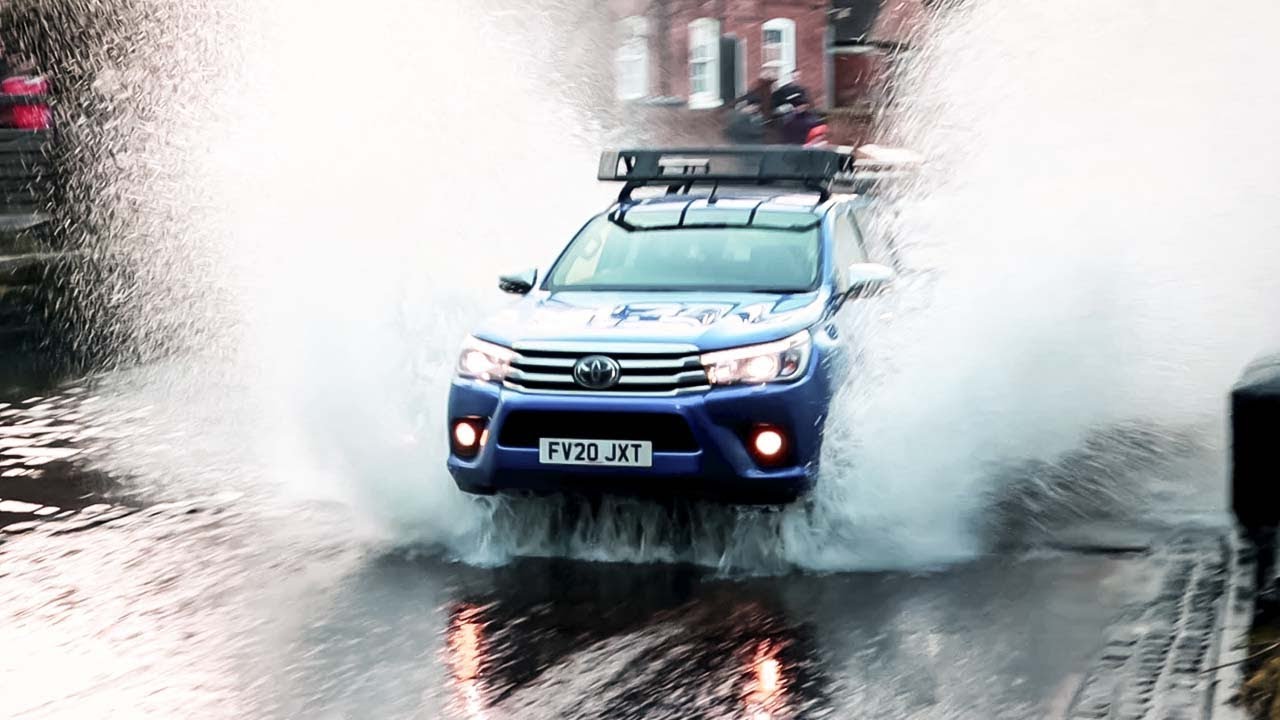 Rufford Ford Flood Vehicles vs Deep Water 2022 Jan 3rd - YouTube