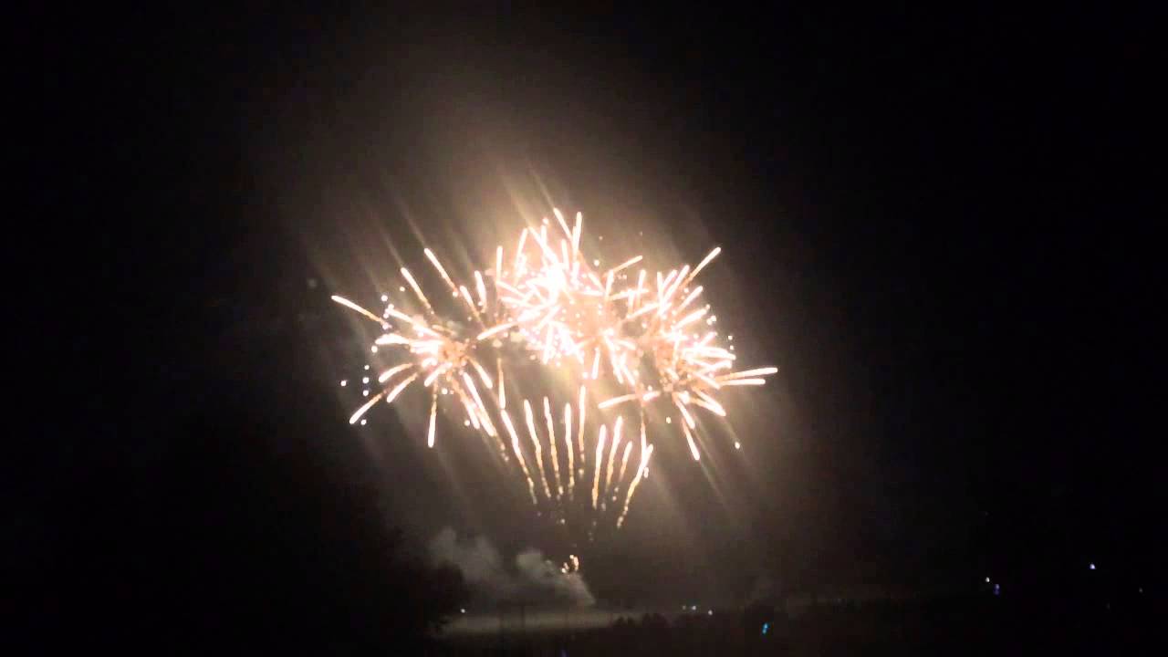 Streamwood, IL 2014 4th of July fireworks. - YouTube