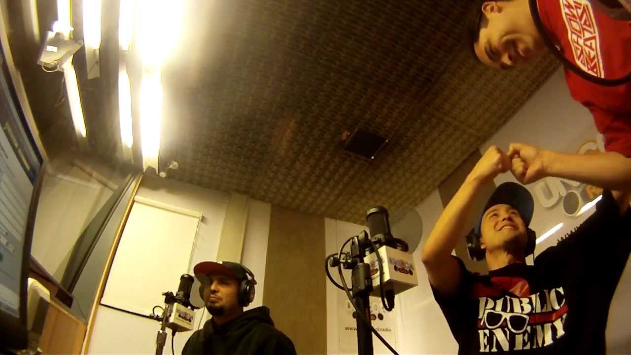CHYSTE MC EN SHOWBEATS (LLEGANDO TARDE) - YouTube
