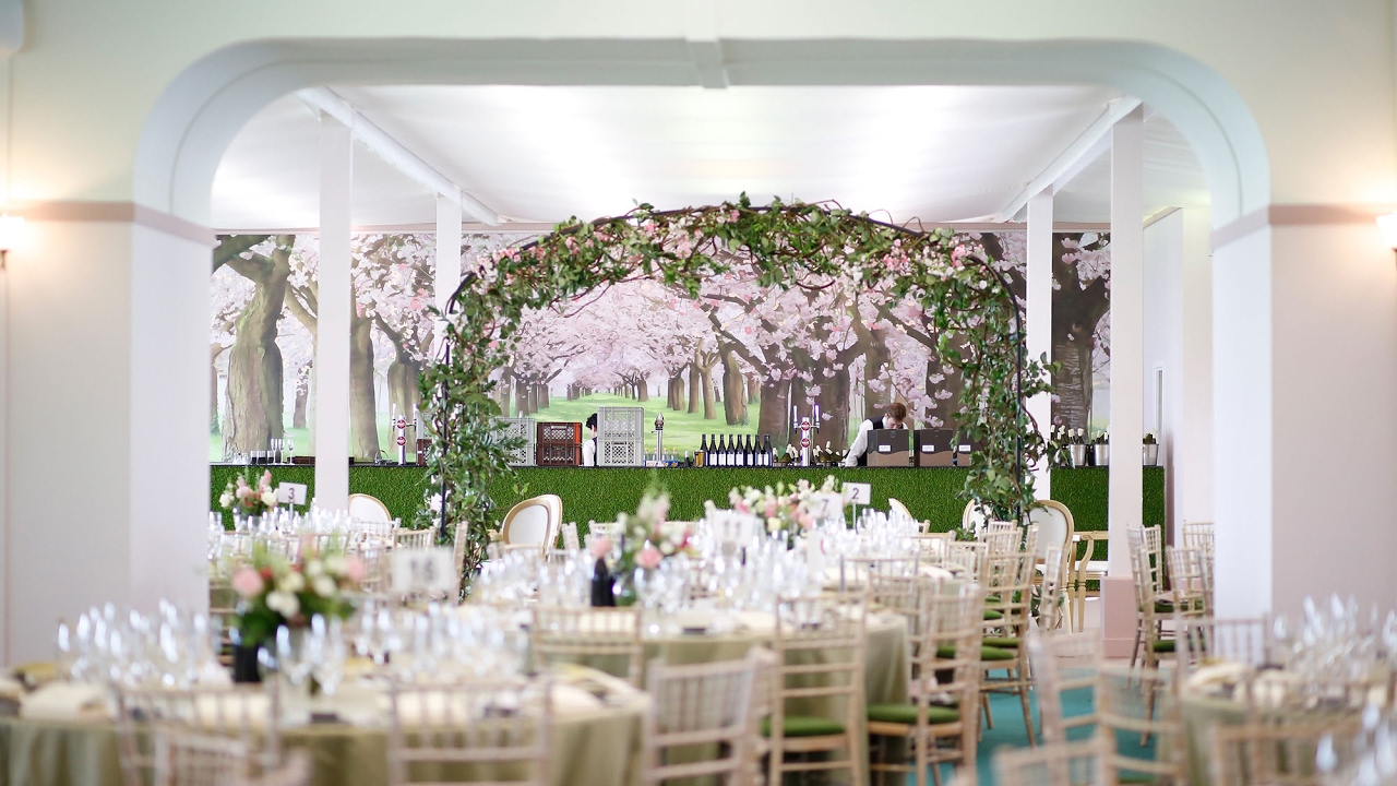 Royal Ascot Fine Dining - Sandringham Restaurant - YouTube