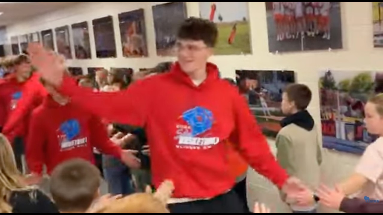 Sendoff rally for Slinger boys basketball team as they leave for WIAA ...