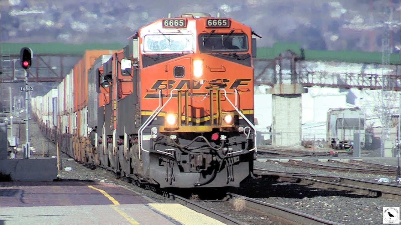 BNSF: Two Z Trains, One Auto Train and a Switcher - YouTube
