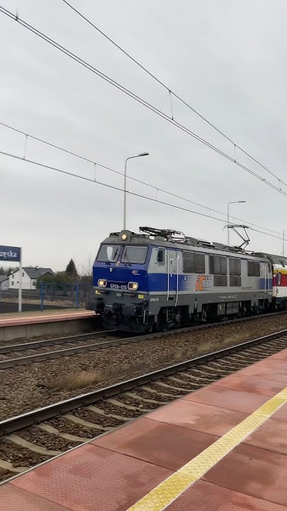 EP09 - 015 IC PORTA MORAVICA przelot przez stację Grzęska na Rzeszów - YouTube