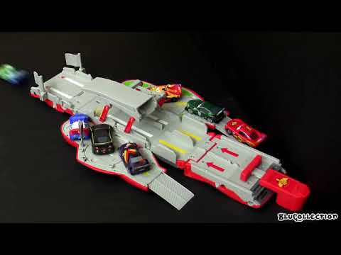 Disney Cars 2 Tomica Lightning McQueen Transformable Track Playset Review
