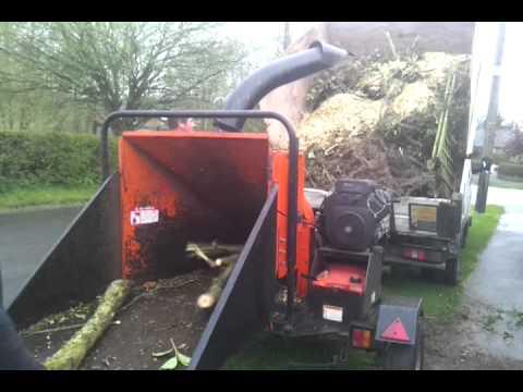 Bearcat chipper 3 model 72825 (danjeen) - YouTube