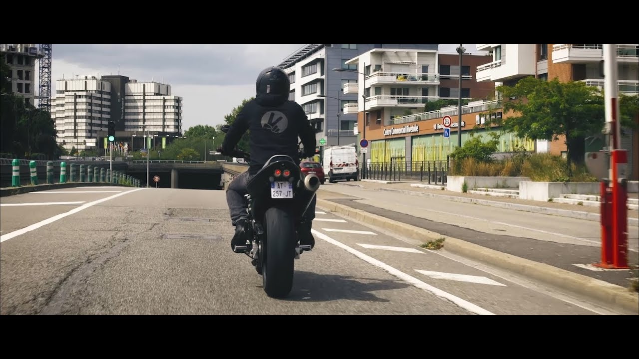 Un vêtement confortable qui protège réellement le motard - FULL PROTECT ...