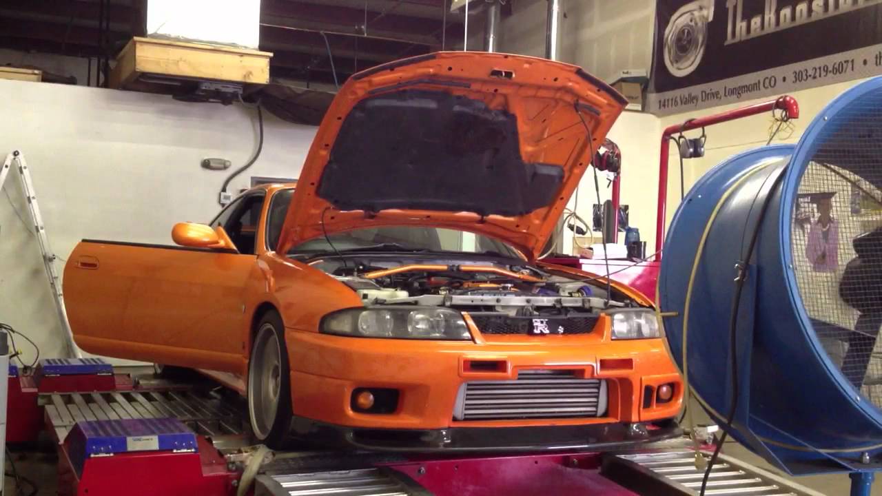 Orange Nissan R33 Skyline - YouTube
