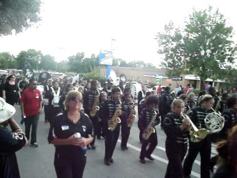Brook's Middle School Marching Band at the Bolingbrook Illinois Parade ...