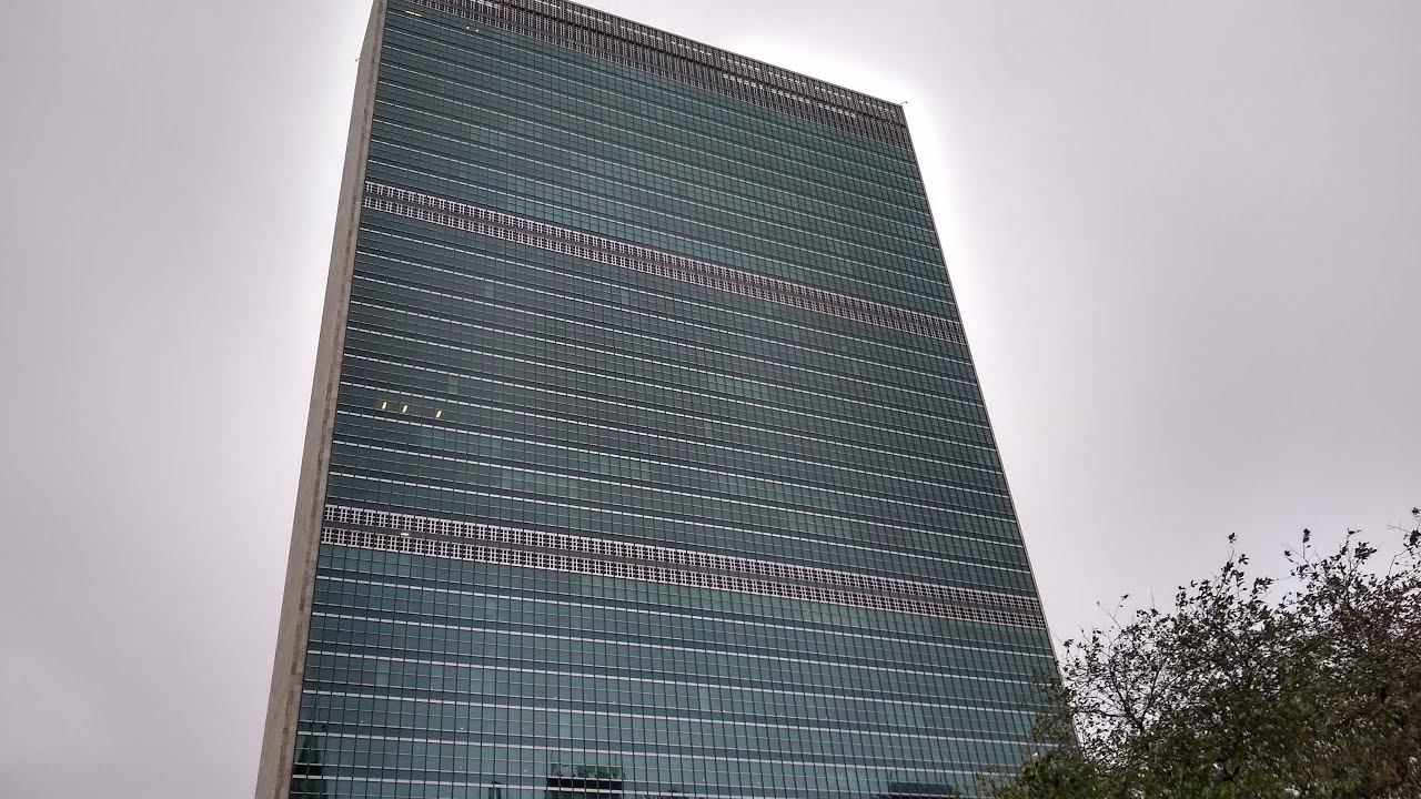 United Nations Headquarters Outside View - YouTube