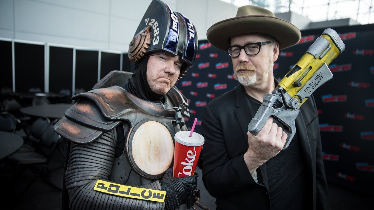 Fifth Element Cop Cosplay at New York Comic Con! - YouTube