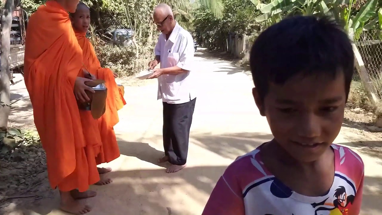 Monk Assistant at KoKiThom Village. - YouTube
